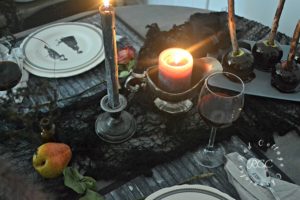 Creepy, Dark and Elegantly Eerie Halloween Tablescape Ideas