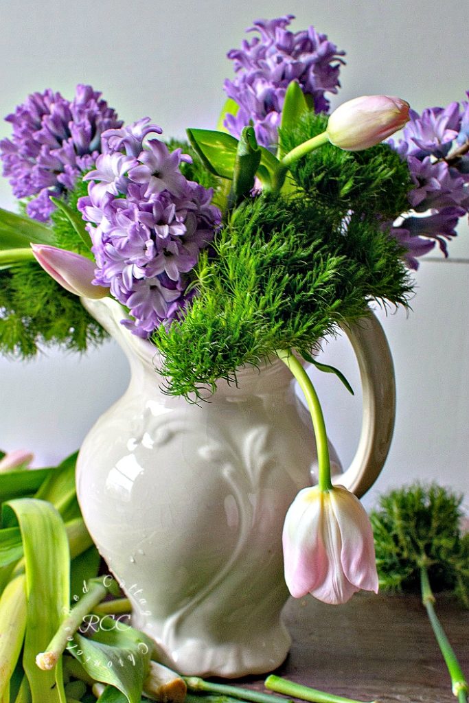 Easy Spring Flower Arrangement - Red Cottage Chronicles