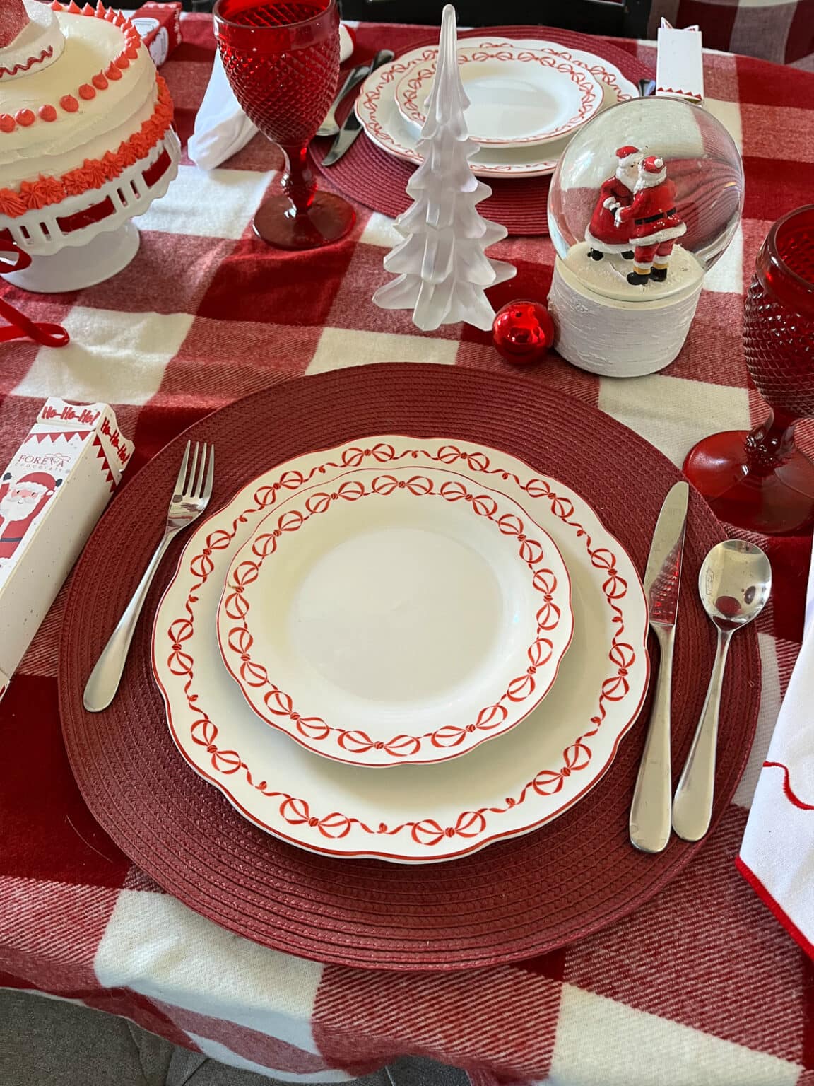 A Red and White Christmas Table Setting - Red Cottage Chronicles